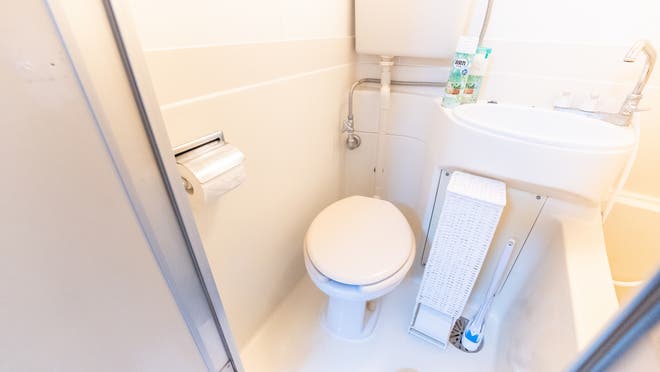 【池袋駅南口3分】8席、光回線高速WiFi、モニター・ホワイトボード完備☆1日1回スタッフ完全清掃の会議室の写真24