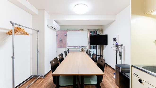 【池袋駅5分】8席、光回線高速WiFi、モニター・ホワイトボード完備☆1日1回スタッフ完全清掃の会議室の写真4
