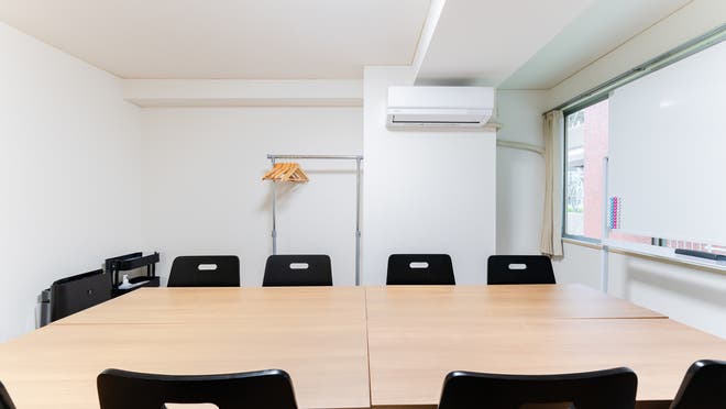 【池袋駅5分】8席、光回線高速WiFi、モニター・ホワイトボード完備☆1日1回スタッフ完全清掃の会議室の写真6