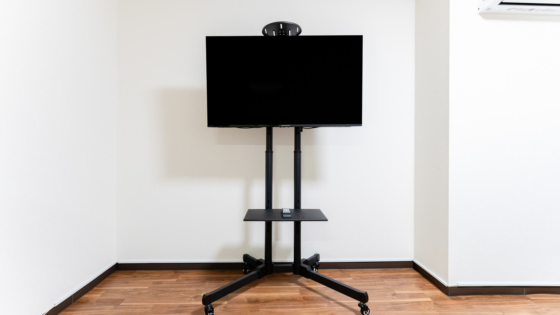 【池袋駅5分】8席、光回線高速WiFi、モニター・ホワイトボード完備☆1日1回スタッフ完全清掃の会議室の写真8