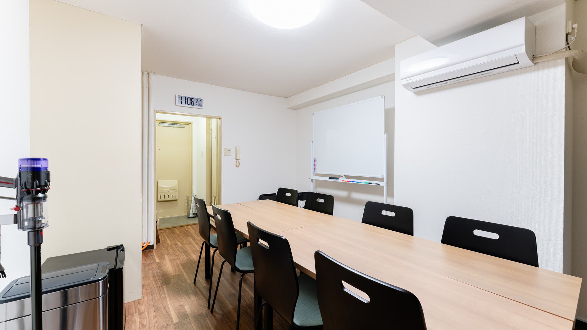【池袋駅5分】8席、光回線高速WiFi、モニター・ホワイトボード完備☆1日1回スタッフ完全清掃の会議室の写真21