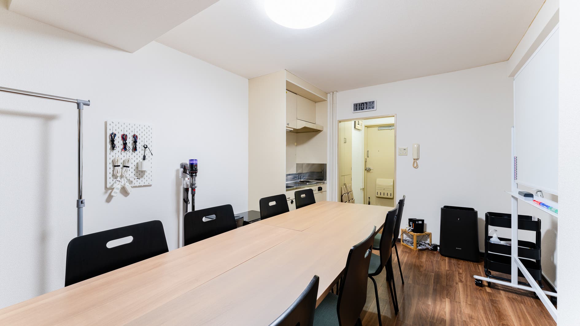 【池袋駅5分】8席、光回線高速WiFi、モニター・ホワイトボード完備☆1日1回スタッフ完全清掃の会議室の写真22