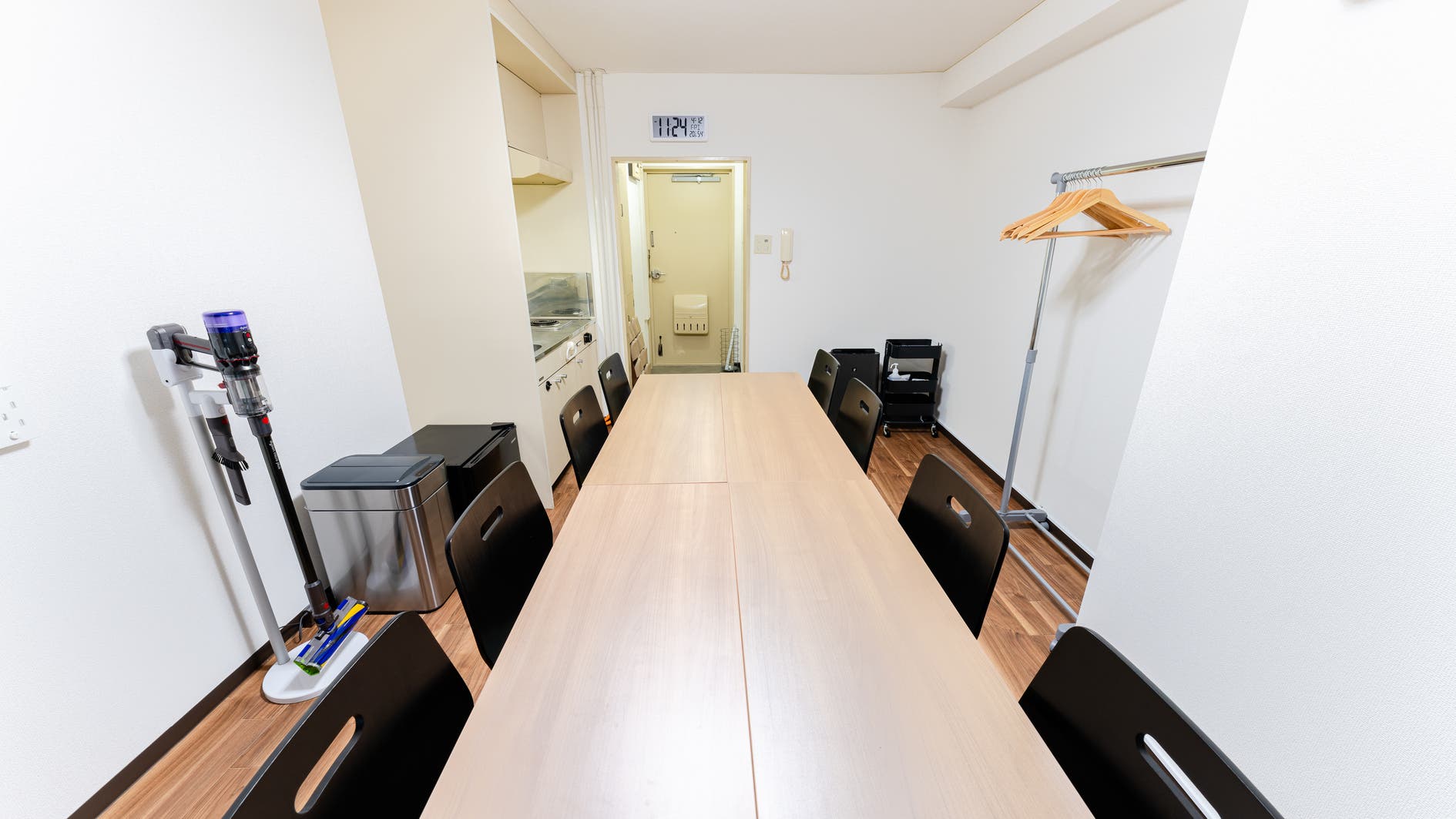 【池袋駅5分】8席、光回線高速WiFi、モニター・ホワイトボード完備☆1日1回スタッフ完全清掃の会議室の写真25