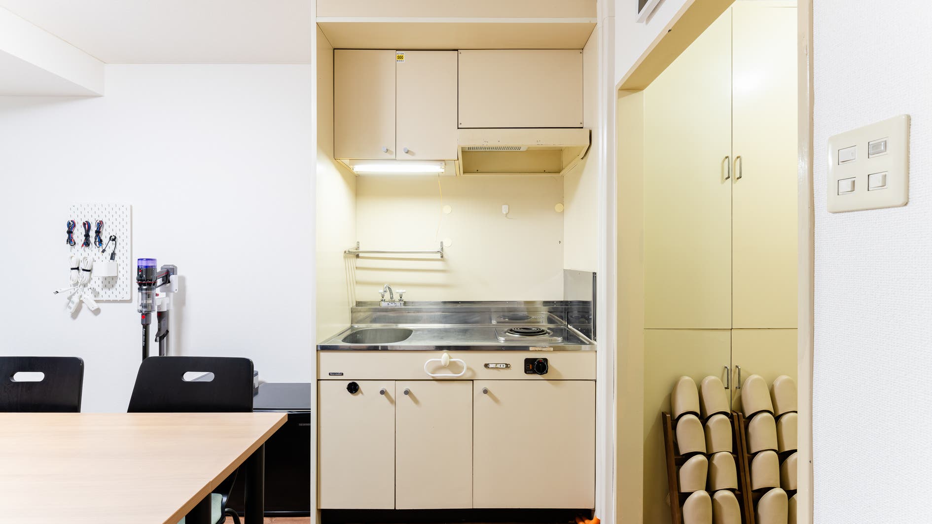 【池袋駅5分】8席、光回線高速WiFi、モニター・ホワイトボード完備☆1日1回スタッフ完全清掃の会議室の写真26