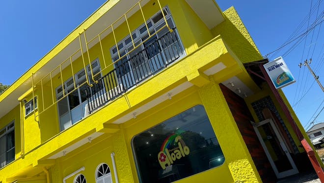 白浜のビーチから徒歩5分!多用途で使えるカフェ&バーの写真1