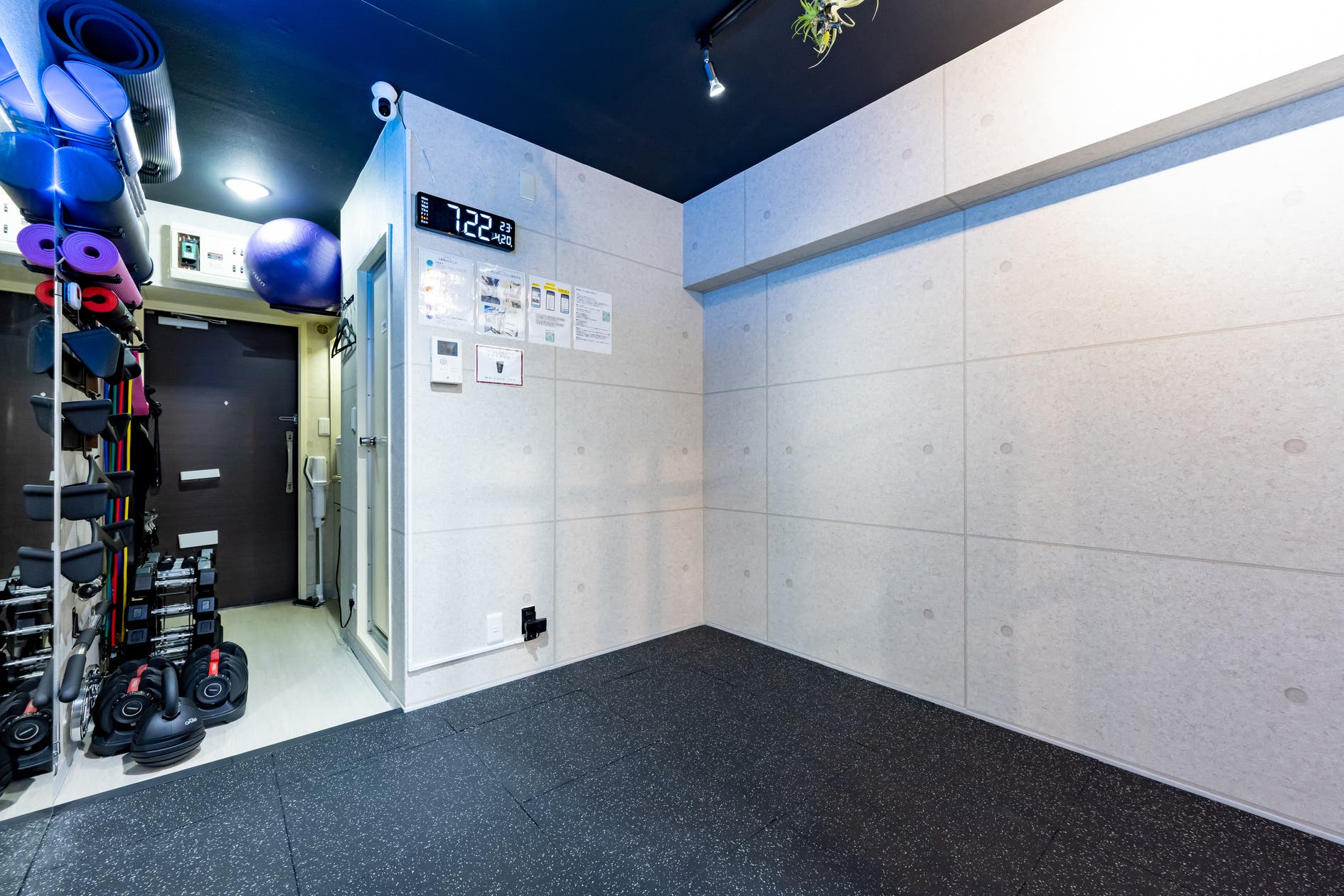 【新宿駅2分】D5出口10秒｜超駅近🚶｜地域最安｜高性能設備｜備品多数｜清潔感✨｜毎日清掃🧹｜レンタルジムの写真6