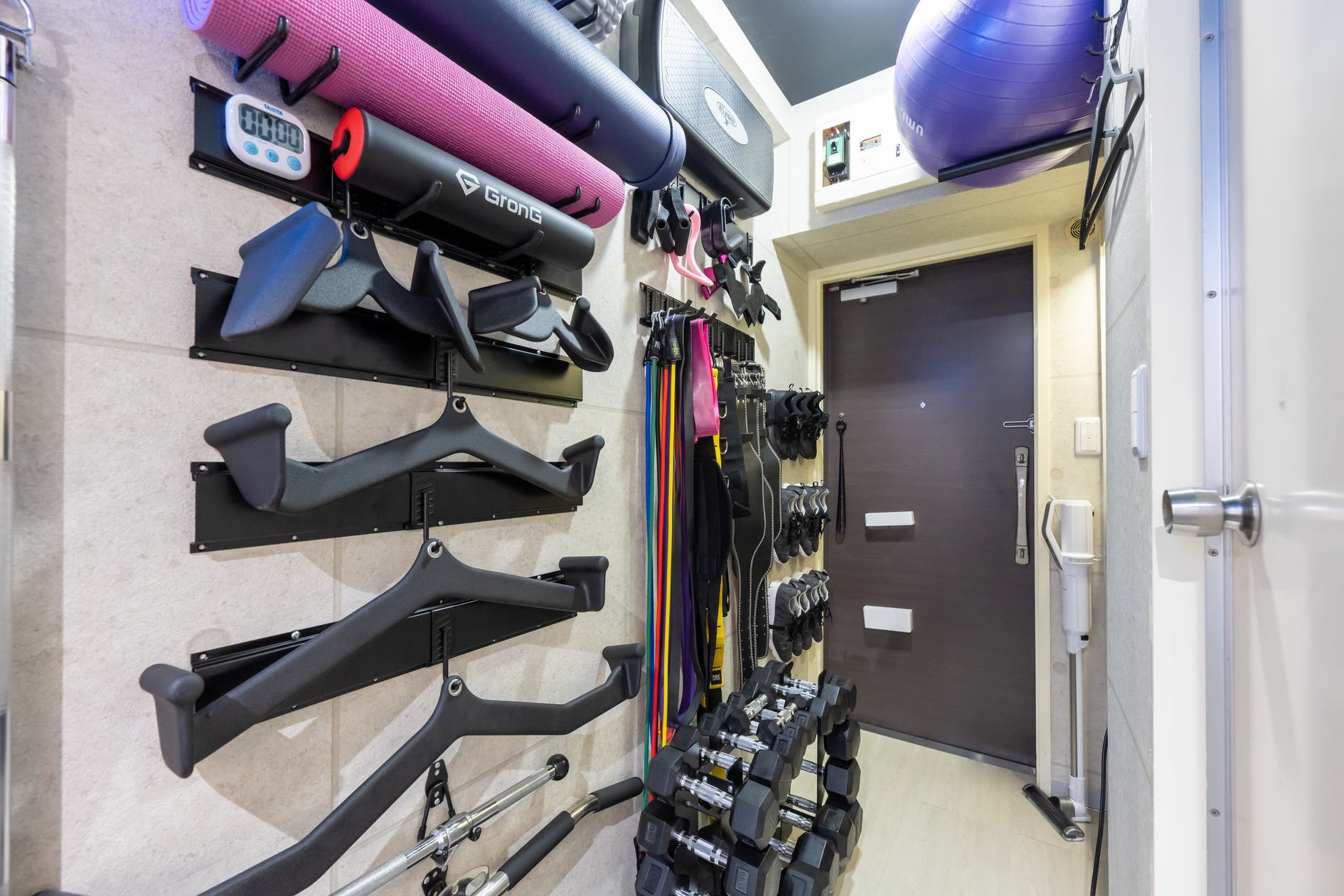 【新宿駅2分】D5出口10秒｜超駅近🚶｜地域最安｜高性能設備｜備品多数｜清潔感✨｜毎日清掃🧹｜レンタルジムの写真7