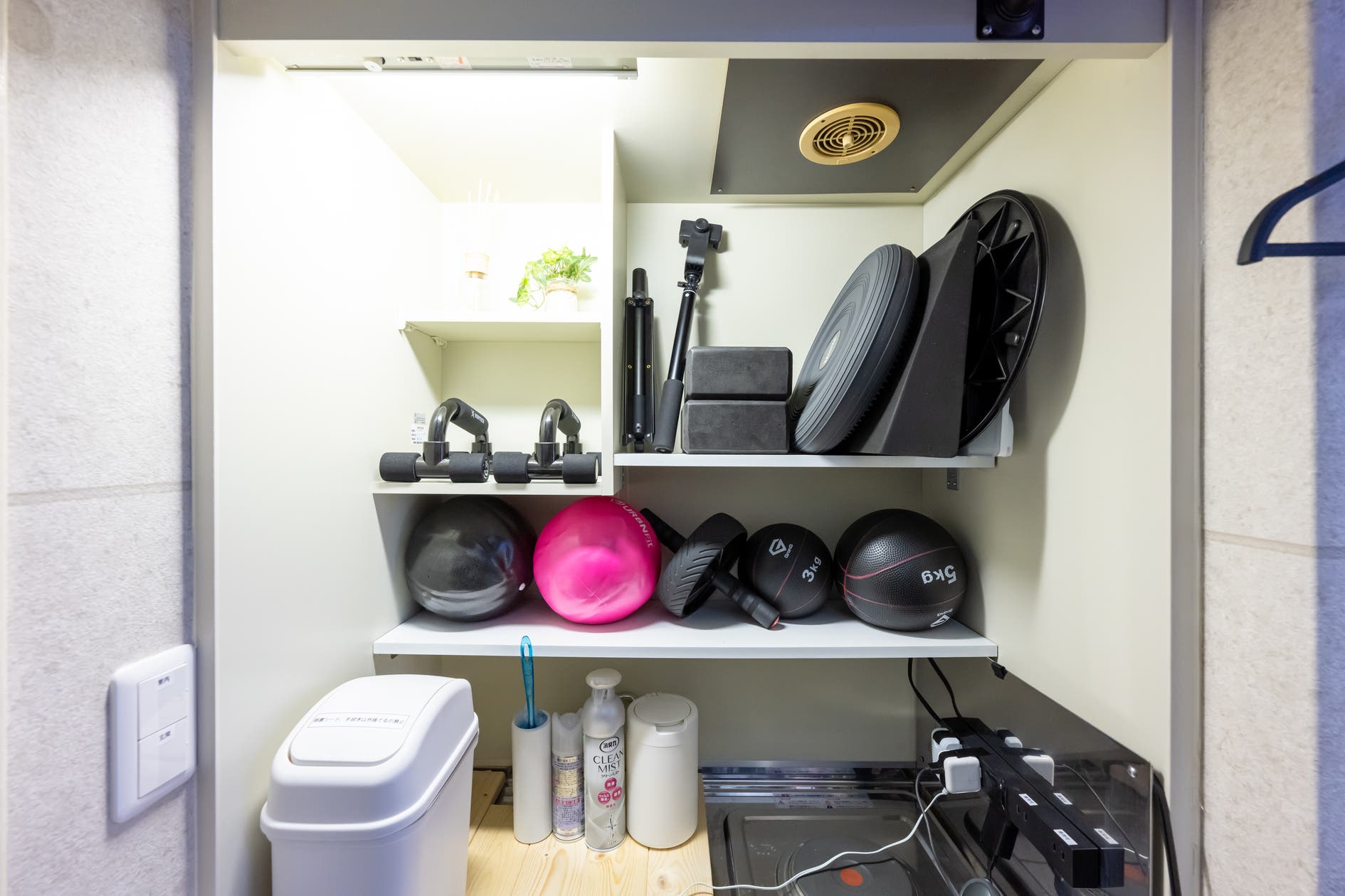 【新宿駅2分】D5出口10秒｜超駅近🚶｜地域最安｜高性能設備｜備品多数｜清潔感✨｜毎日清掃🧹｜レンタルジムの写真9