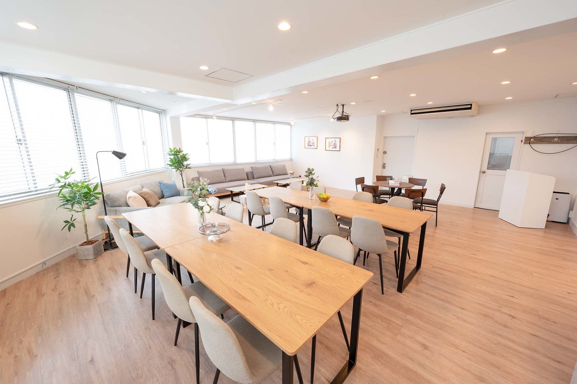 【秋葉原駅から5分】最大150㌅投影可・65㌅ディスプレイ/24時間・着席35名/超広い/パーティ・歓送迎会の写真6