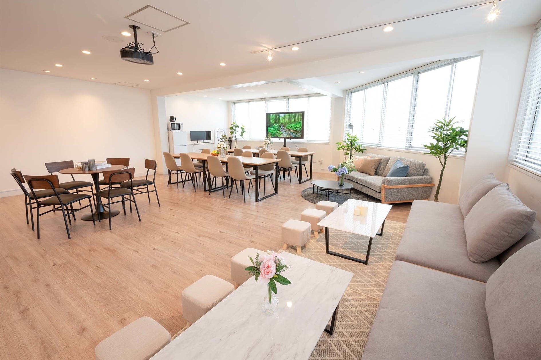 【秋葉原駅から5分】最大150㌅投影可・65㌅ディスプレイ/24時間・着席35名/超広い/パーティ・歓送迎会の写真5