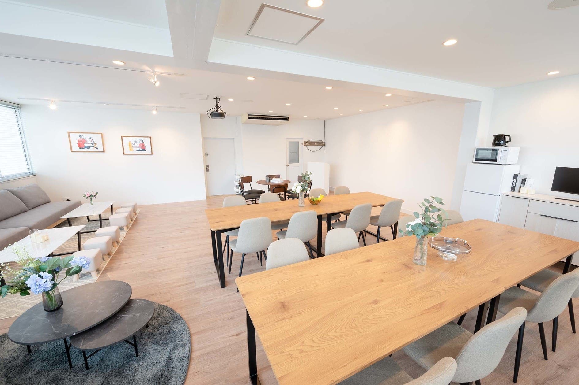 【秋葉原駅から5分】最大150㌅投影可・65㌅ディスプレイ/24時間・着席35名/超広い/パーティ・歓送迎会の写真8