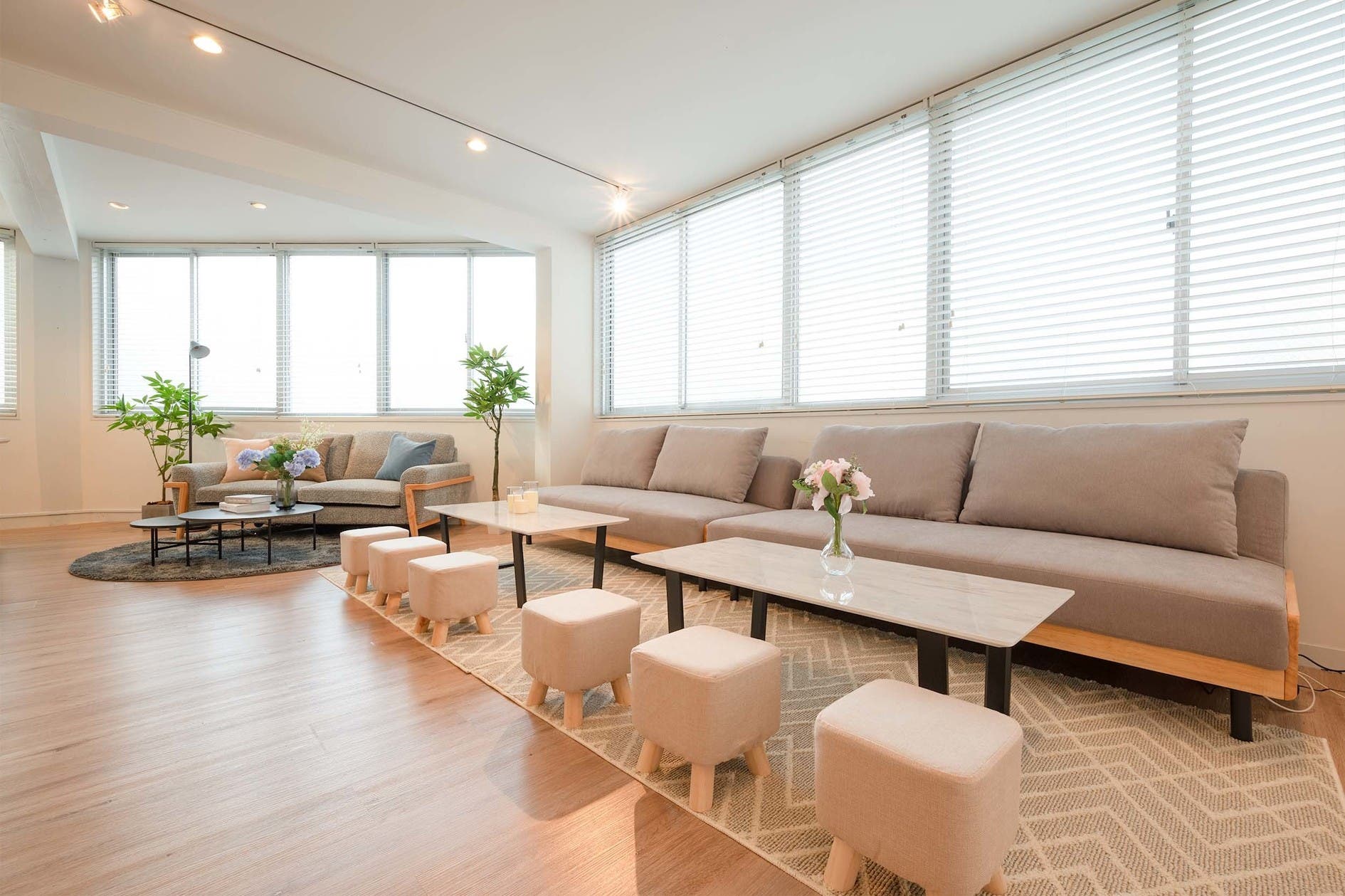 【秋葉原駅から5分】最大150㌅投影可・65㌅ディスプレイ/24時間・着席35名/超広い/パーティ・歓送迎会の写真4