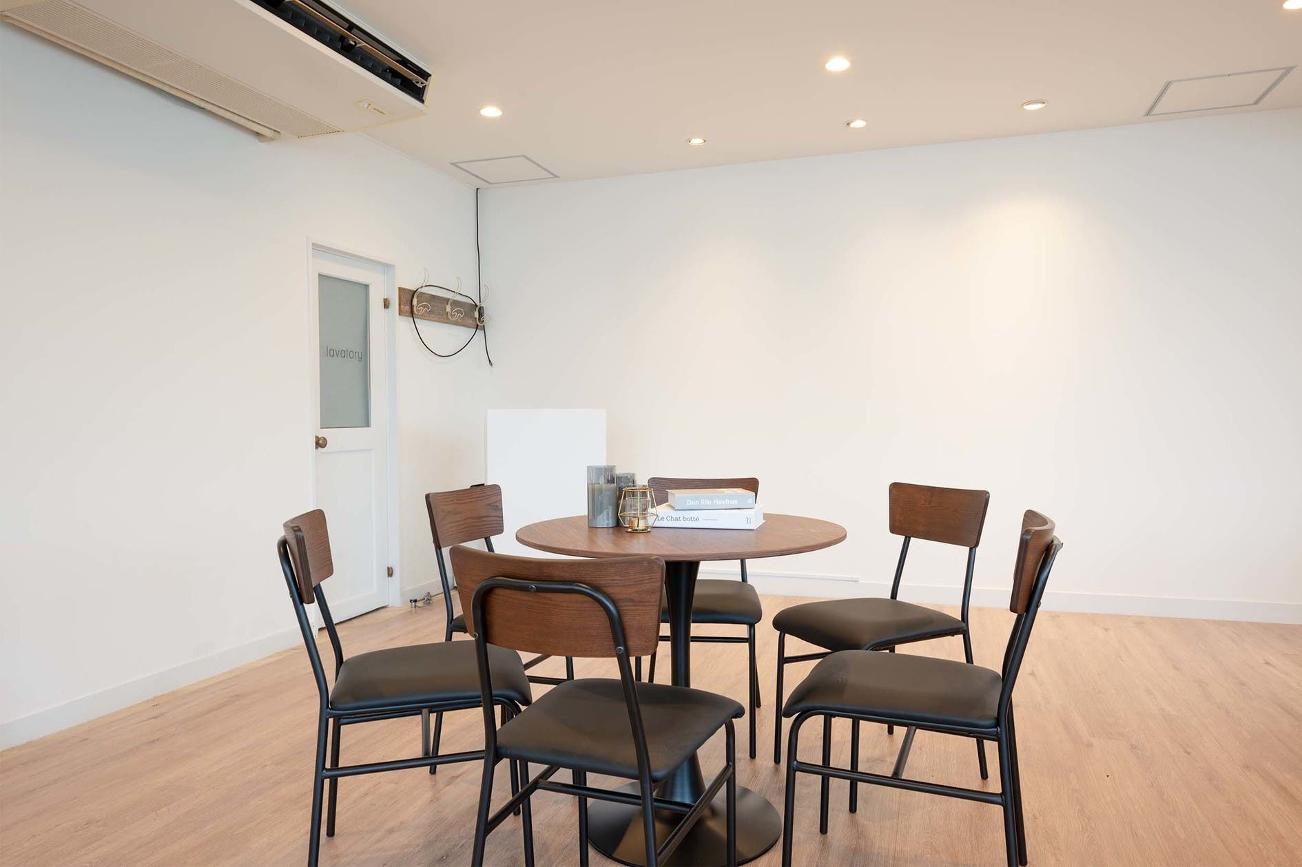 【秋葉原駅から5分】最大150㌅投影可・65㌅ディスプレイ/24時間・着席35名/超広い/パーティ・歓送迎会の写真10