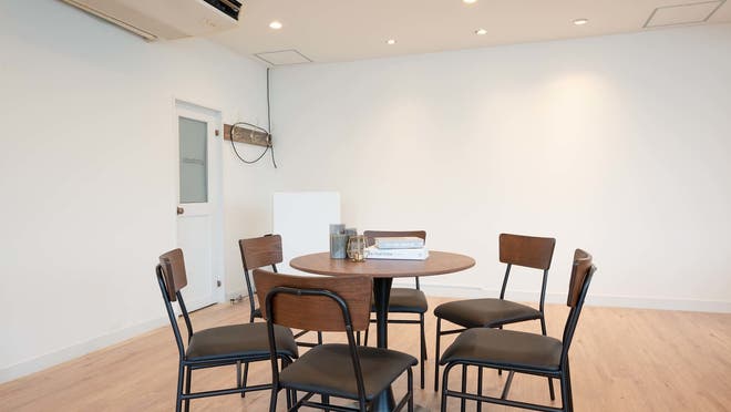 【秋葉原駅から5分】最大150㌅投影可・65㌅ディスプレイ/24時間・着席35名/超広い/パーティ・歓送迎会の写真10