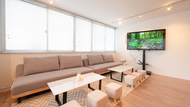 【秋葉原駅から5分】最大150㌅投影可・65㌅ディスプレイ/24時間・着席35名/超広い/パーティ・歓送迎会の写真13