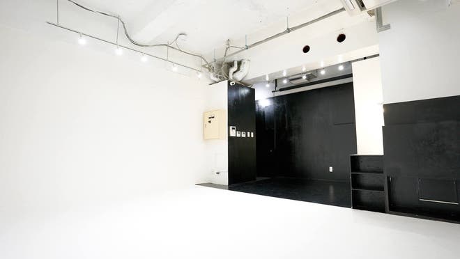 JR「川崎」駅から徒歩10分|白ホリと黒背景が使える無料機材が豊富に揃った格安レンタル撮影スタジオの写真5