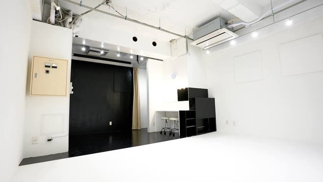 JR「川崎」駅から徒歩10分|白ホリと黒背景が使える無料機材が豊富に揃った格安レンタル撮影スタジオの写真6