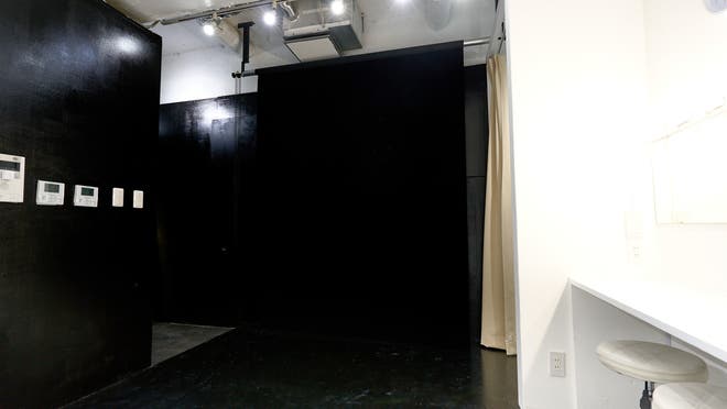 JR「川崎」駅から徒歩10分|白ホリと黒背景が使える無料機材が豊富に揃った格安レンタル撮影スタジオの写真8