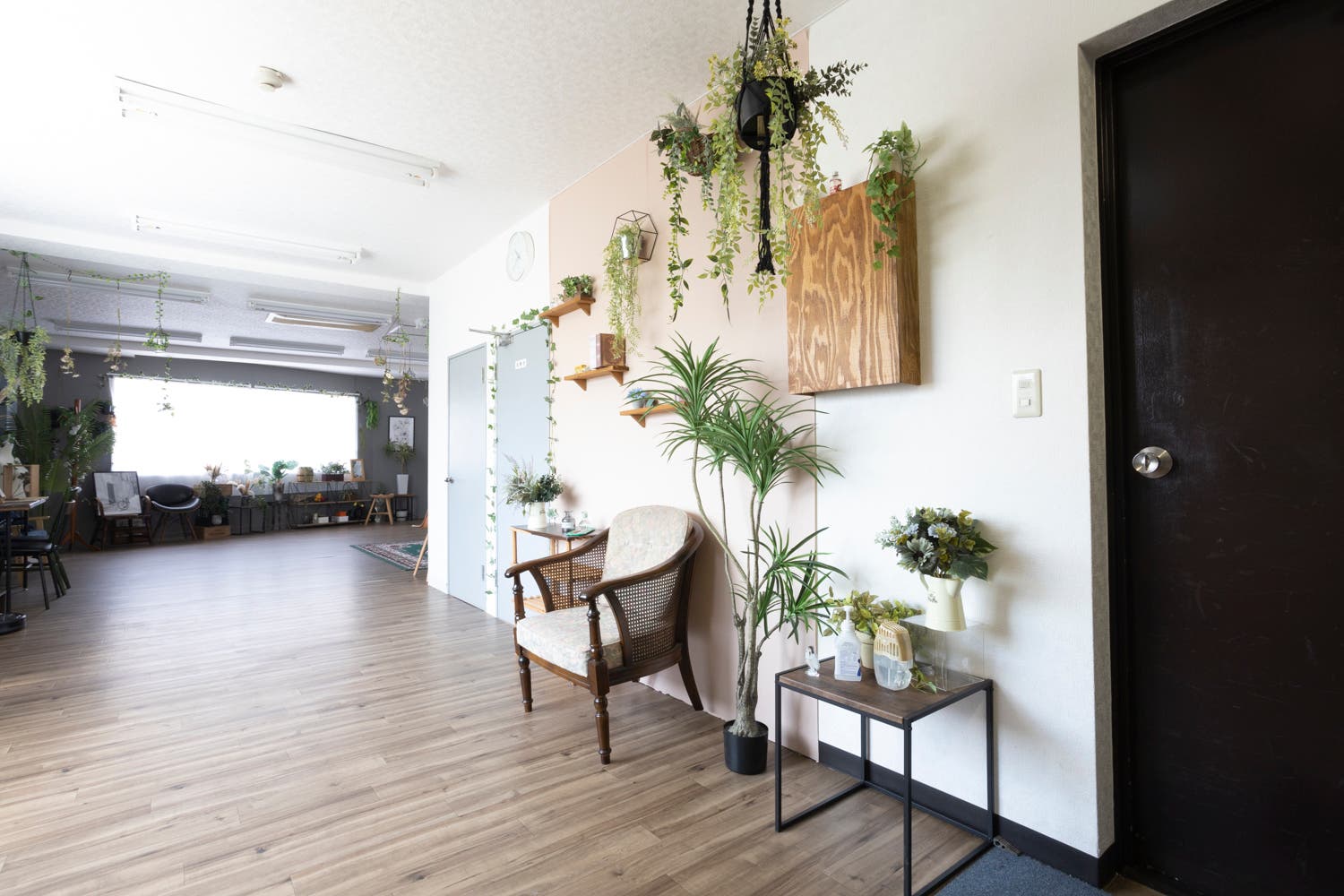 プチリニューアル。控室あり。自然光がたっぷり入る使いやすいシンプルな撮影スタジオ。の写真13