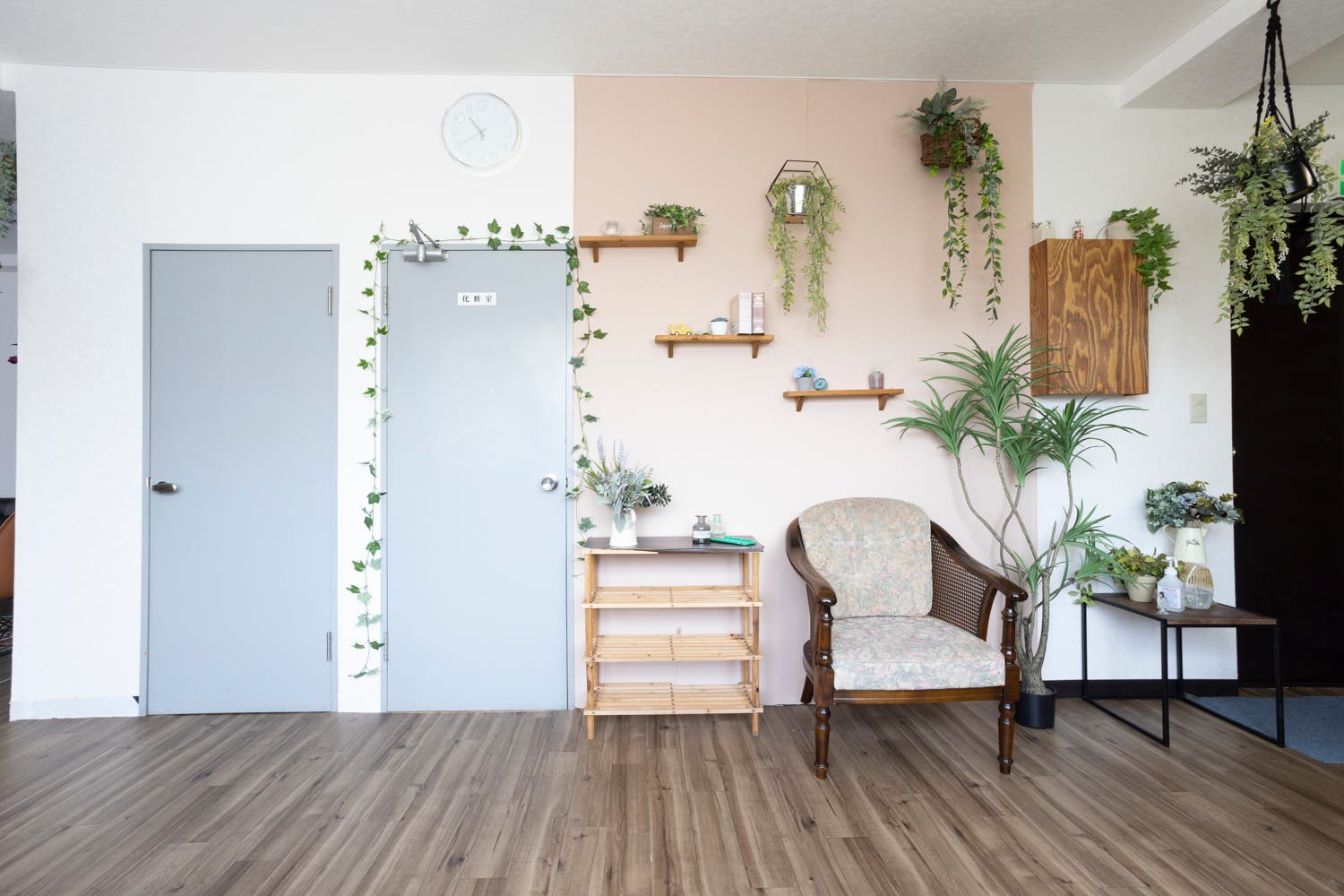 プチリニューアル。控室あり。自然光がたっぷり入る使いやすいシンプルな撮影スタジオ。の写真14