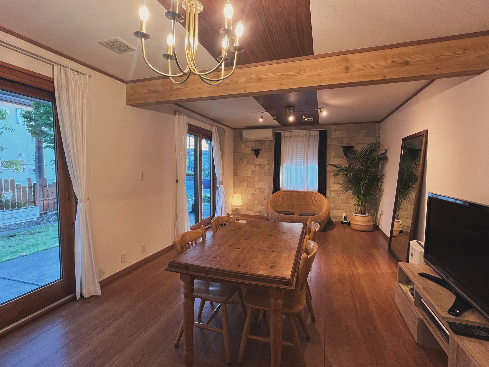 当日もご相談ください！　目の前駐車OK　庭を眺める空間　ダンス写真撮影、ミーティングから女子会、推し会、同窓会までの写真1