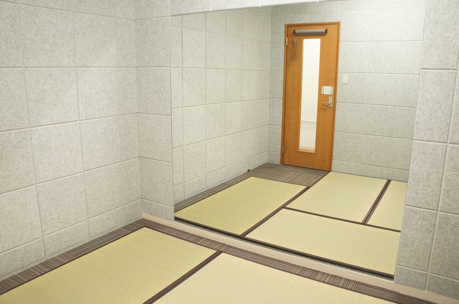 Cスタジオ／ダンスや楽器の個人練習に最適♪ 大型鏡に防音仕様の個室空間はスピーカーやモニターが使い放題!!の写真18