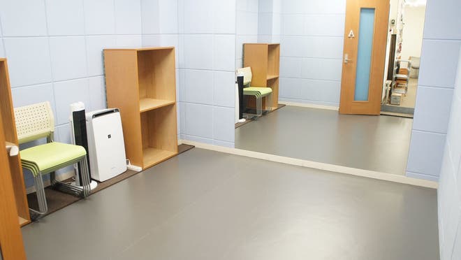 Aスタジオ/リノリウム床仕様でバレエの個人練習に最適♪ 大型鏡に防音仕様で各種ダンスにスピーカーが使い放題!!の写真2