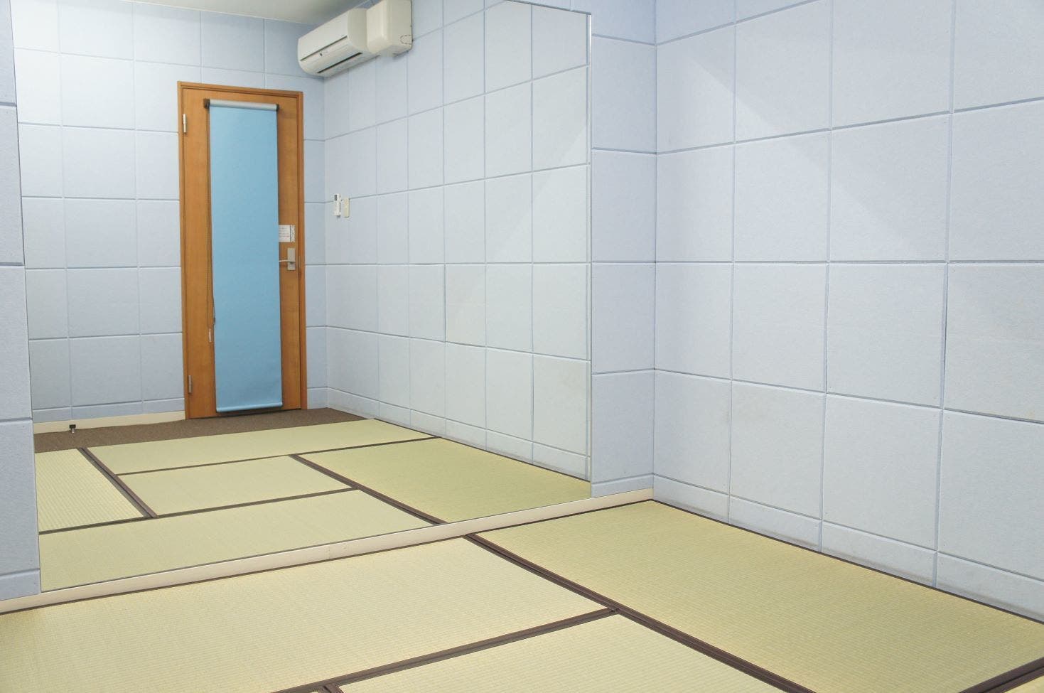 Aスタジオ／リノリウム床仕様でバレエの個人練習に最適♪ 大型鏡に防音仕様で各種ダンスにスピーカーが使い放題!!の写真8