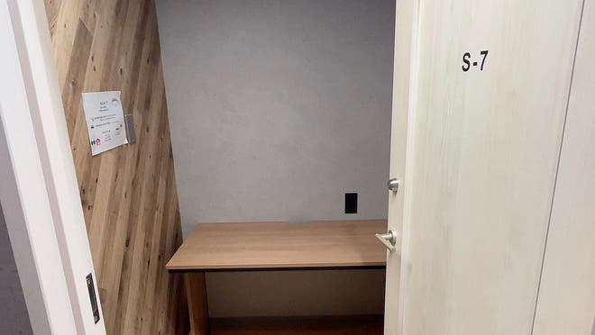 【S-7】2名個室(天井空きあり) 南越谷・新越谷駅から徒歩3分の貸会議室▼通話/動画イヤホン必須の写真4