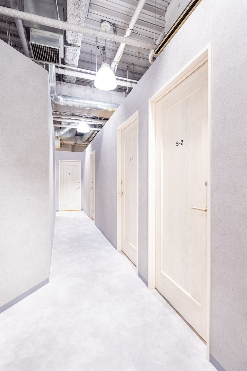 【S-7】2名個室(天井空きあり)　南越谷・新越谷駅から徒歩3分の貸会議室▼通話/動画イヤホン必須の写真10