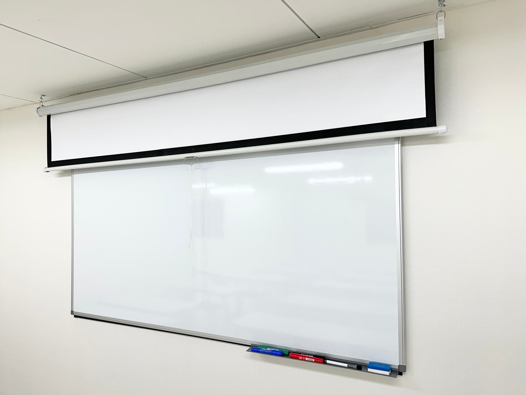 高田馬場平日 2,500円/1h★2B室、同ビル内に2部屋あり！40名着席でリーズナブルな貸会議室！の写真3