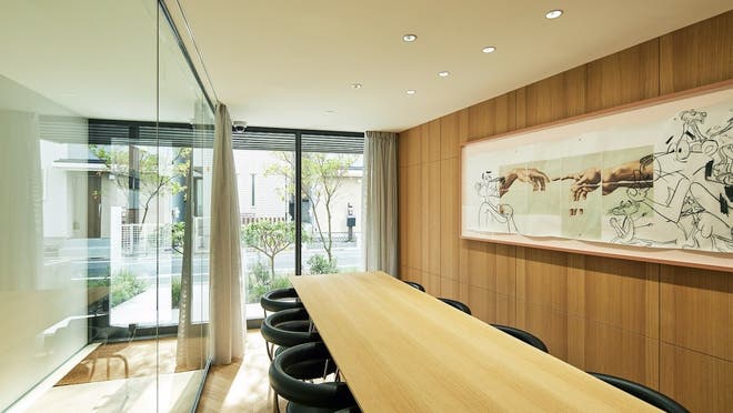 【中目黒スタバすぐ】モダンなシェアオフィス内の会議室 <現代アート・デザイナーズ家具> VIP・商談に!(会議利用限定)の写真1