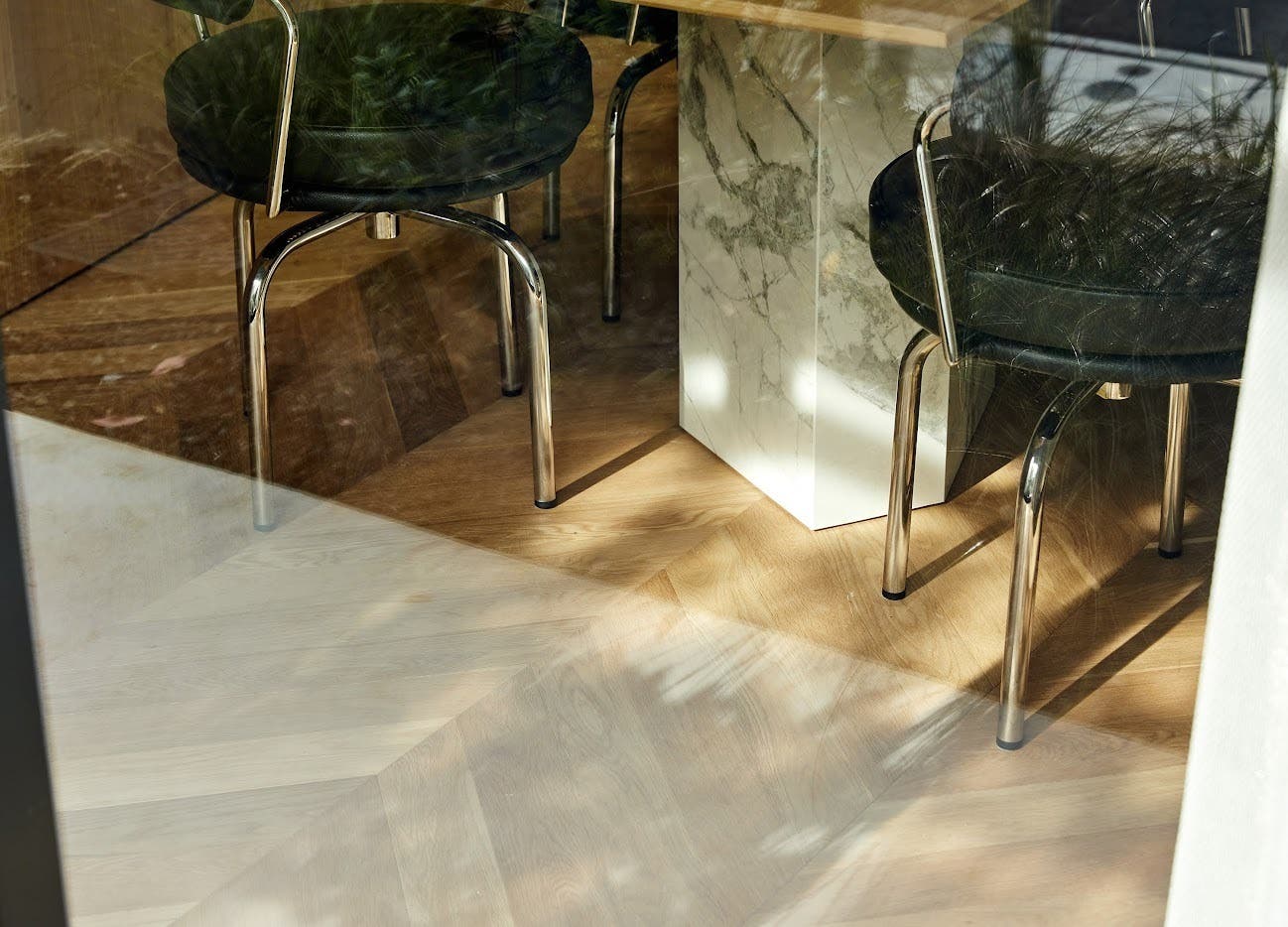 【中目黒スタバすぐ】モダンなシェアオフィス内の会議室 ＜現代アート・デザイナーズ家具＞ VIP・商談に！（会議利用限定）の写真3