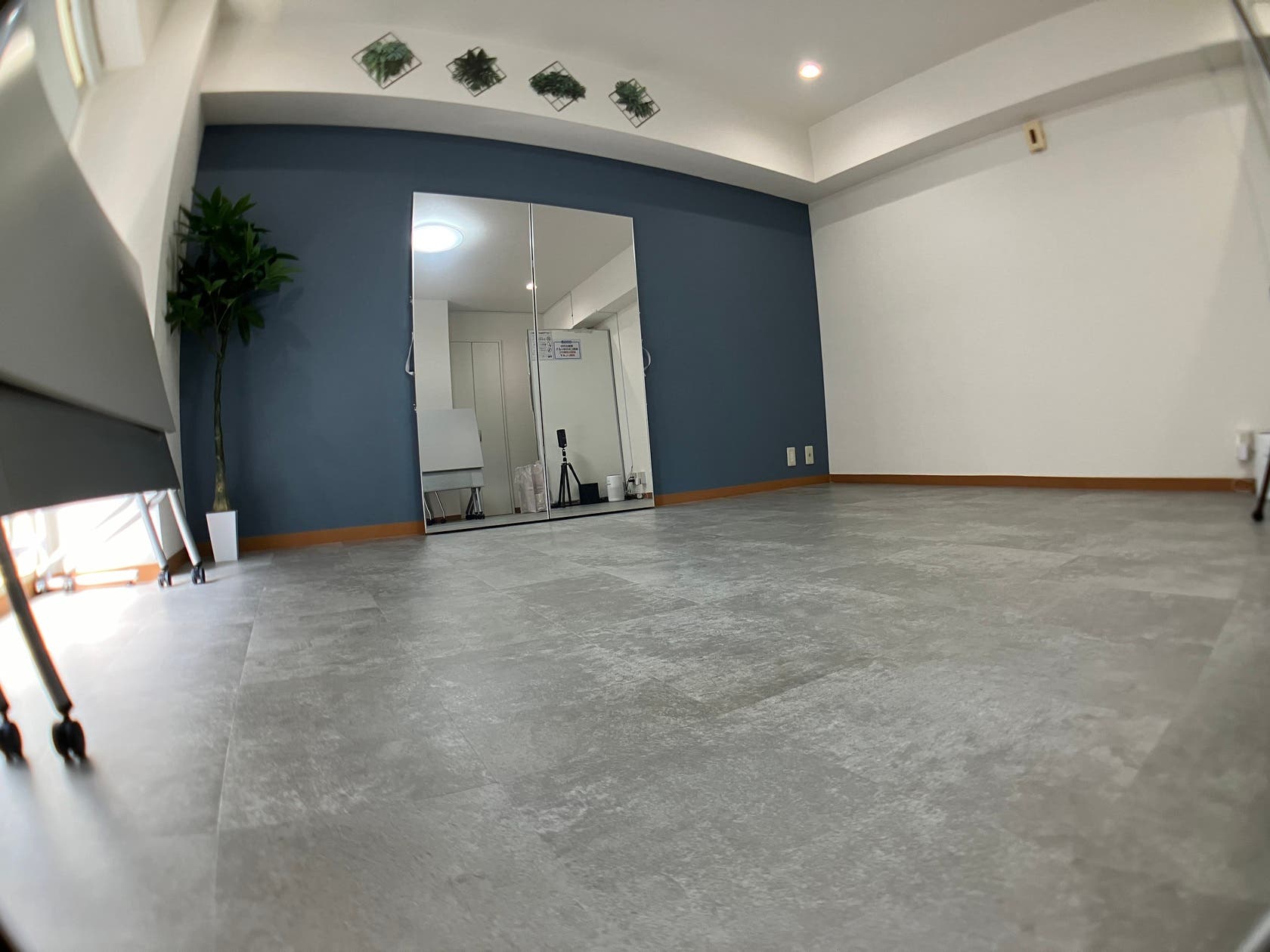 【清潔会議室】茅場町徒歩２分の会議室　ワークショップ/オンライン/面接面談/レッスン/学習/ボドゲ/推活/女子会/映画　24時間の写真18