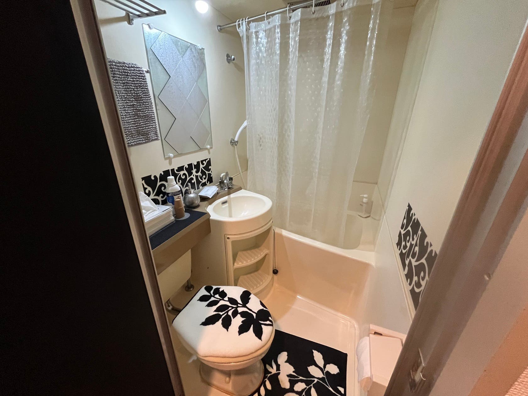 駅近/徒歩1分/完全個室/24時間使用可/禁煙/シャワー完備/隠れ家/おしゃれの写真4