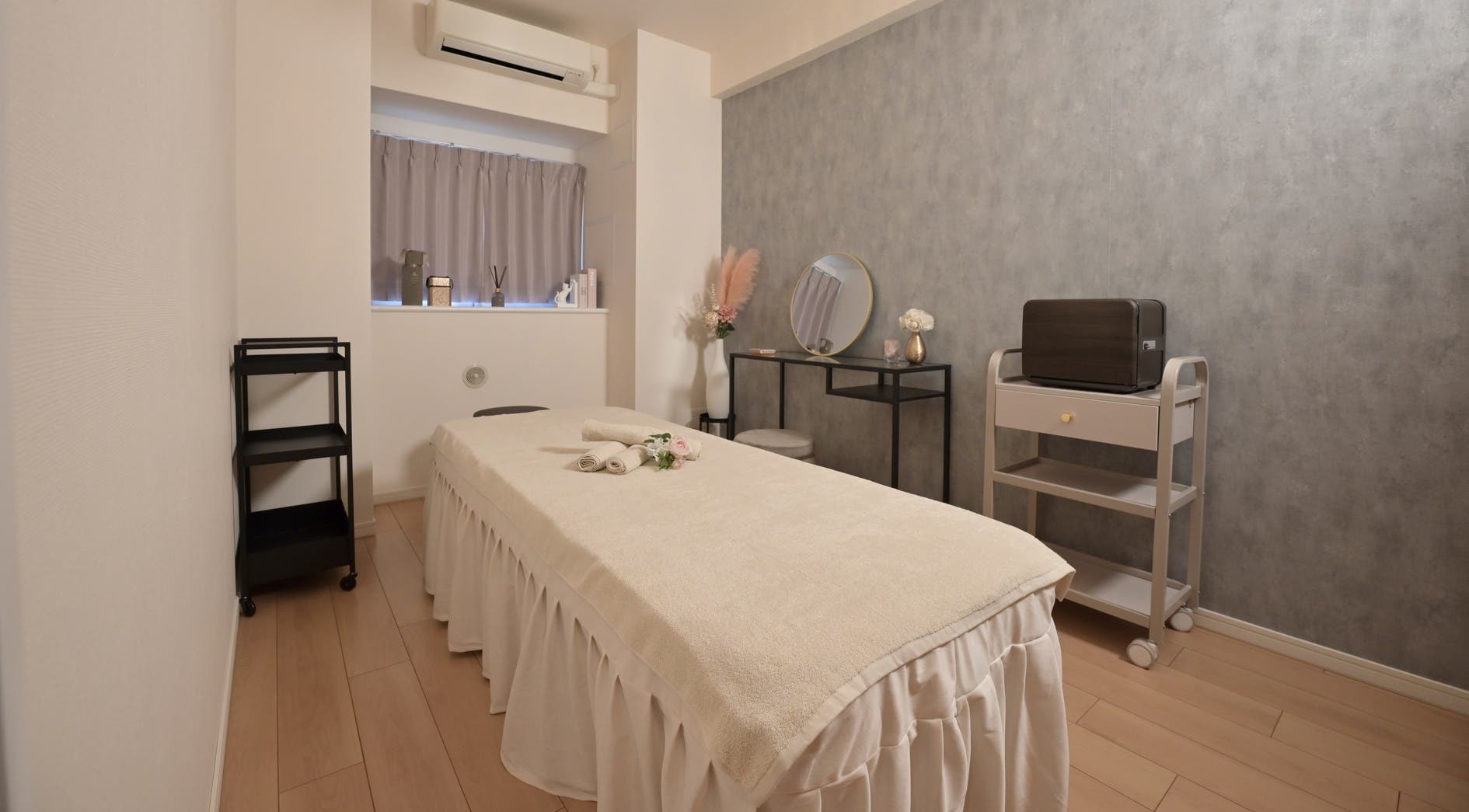 【SPA ROOM４】各線梅田駅徒歩７分 | 完全個室空間 | 電気昇降ベッド | 大判タオル１枚無料！の写真1