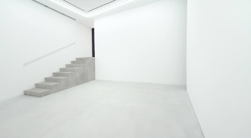 【中目黒スタバすぐ】天井高3.5m白ホリギャラリースペース 物撮りスチール撮影や小規模アパレル展示会に＜モルタル床/照明調色可＞