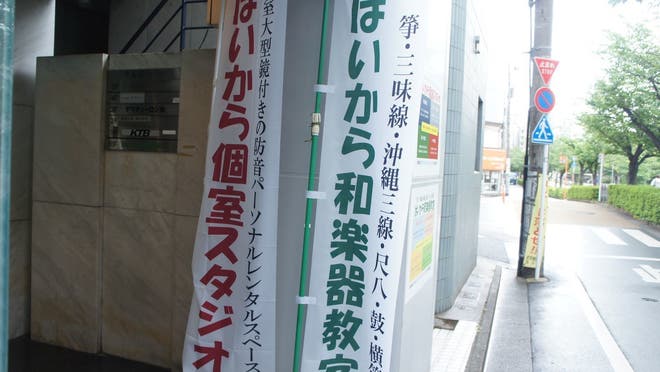 Aスタジオ/リノリウム床仕様でバレエの個人練習に最適♪ 大型鏡に防音仕様で各種ダンスにスピーカーが使い放題!!の写真14