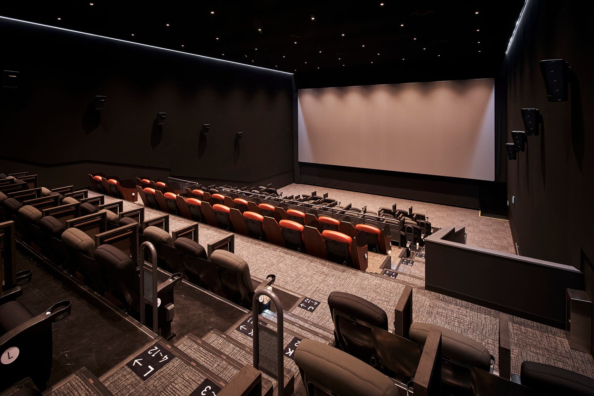 【新利府スクリーン3】映画館がイベントスペースに♪発表会や総会、講演会、表彰式におすすめ！撮影や音楽イベントも歓迎！の写真1