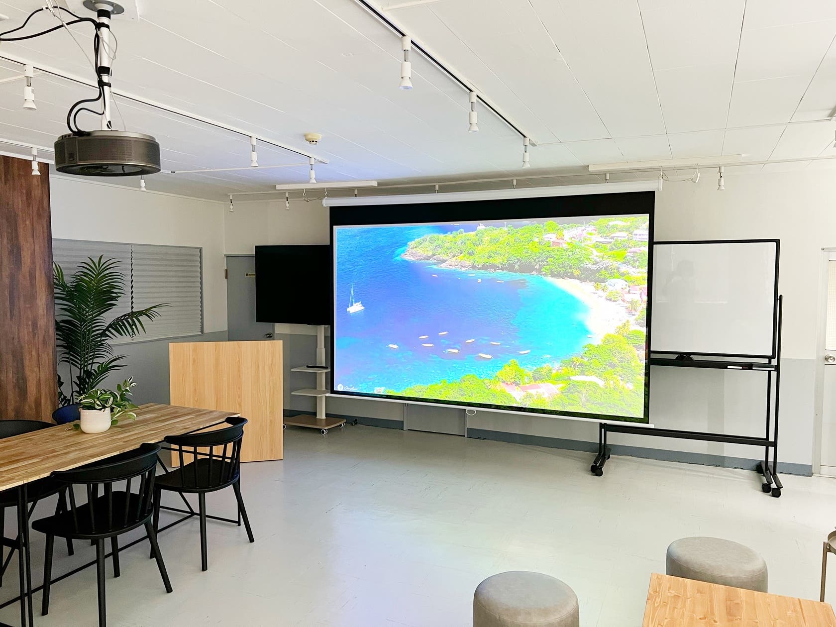 🎄クリスマス＆忘年会🥂神田駅1分🚶‍♂️最大48名🪑120㌅スクリーン＆65型モニター🎤24時間[26]の写真4