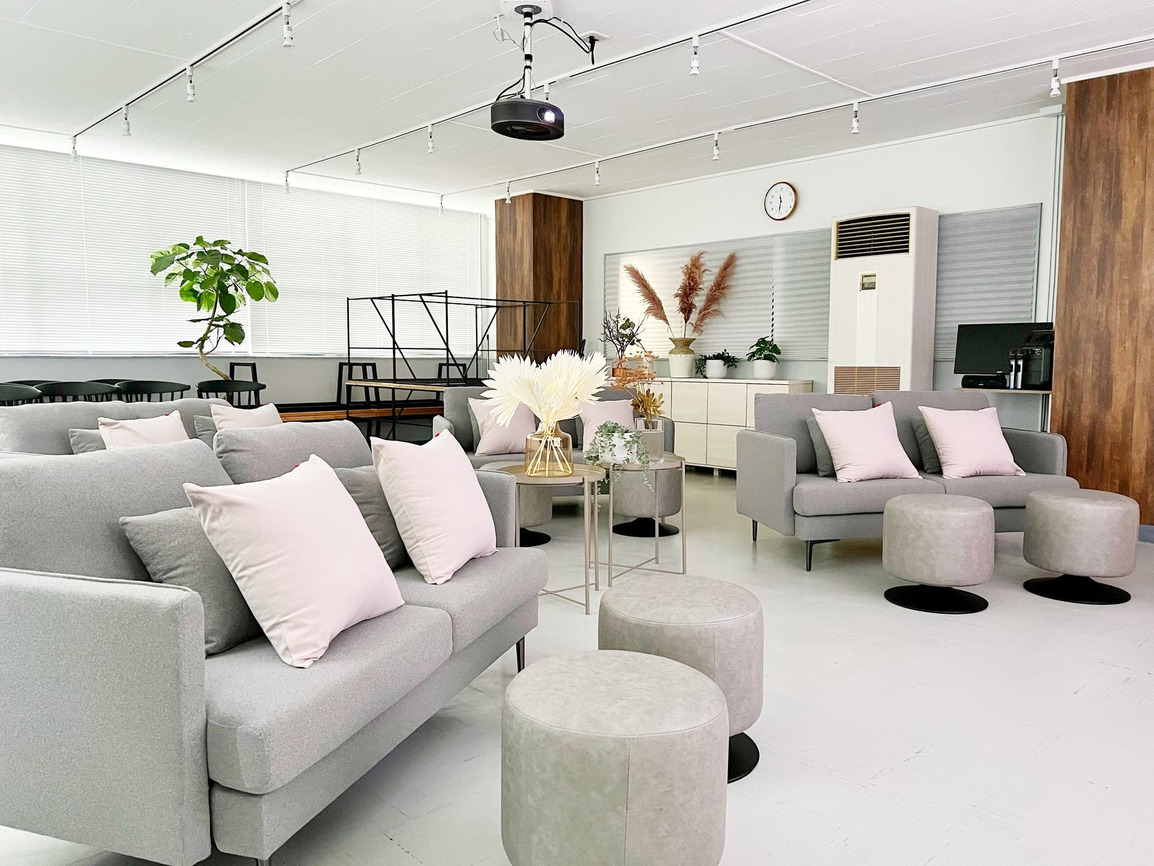 🎄クリスマス＆忘年会🥂神田駅1分🚶‍♂️最大48名🪑120㌅スクリーン＆65型モニター🎤24時間[26]の写真19