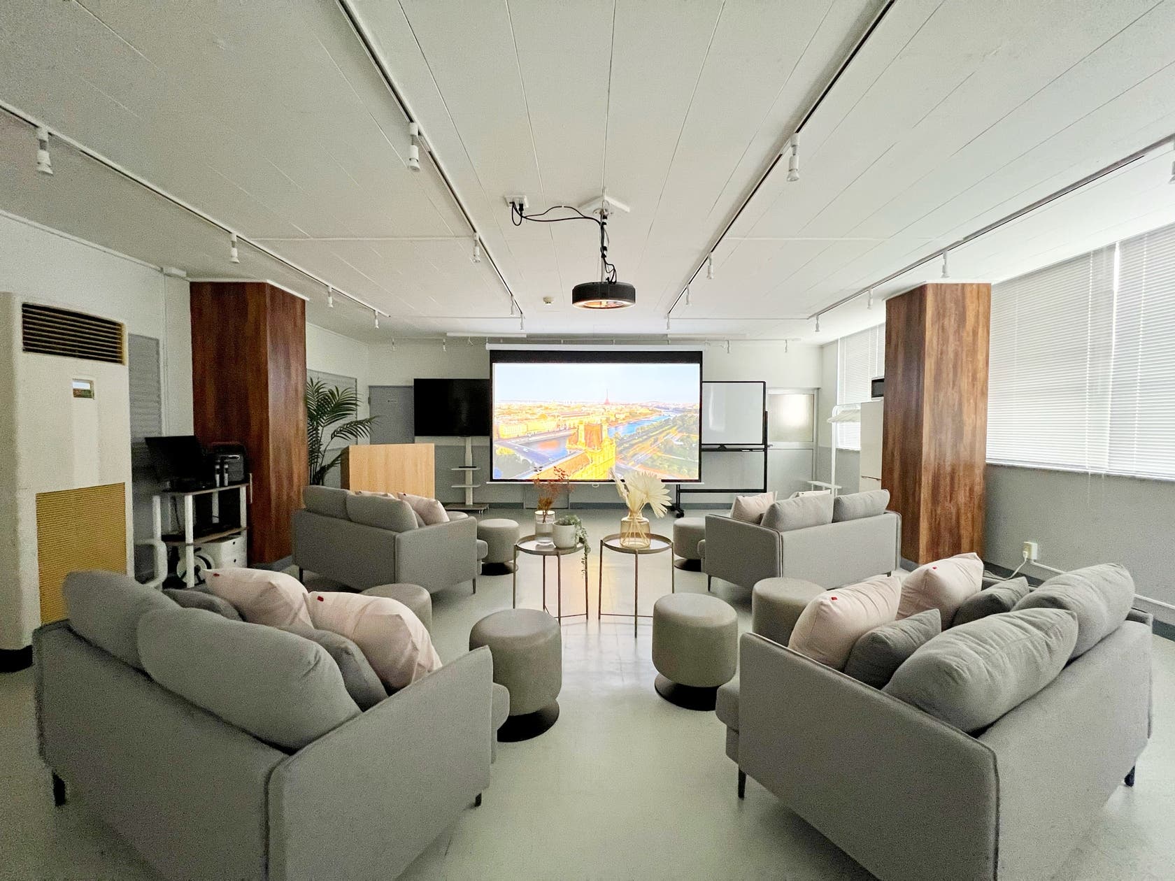 🎄クリスマス＆忘年会🥂神田駅1分🚶‍♂️最大48名🪑120㌅スクリーン＆65型モニター🎤24時間[26]の写真18