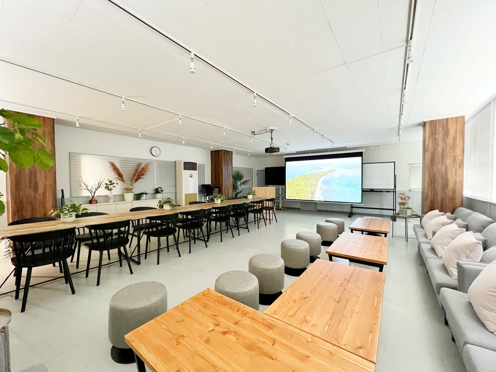 🎄クリスマス＆忘年会🥂神田駅1分🚶‍♂️最大48名🪑120㌅スクリーン＆65型モニター🎤24時間[26]の写真22