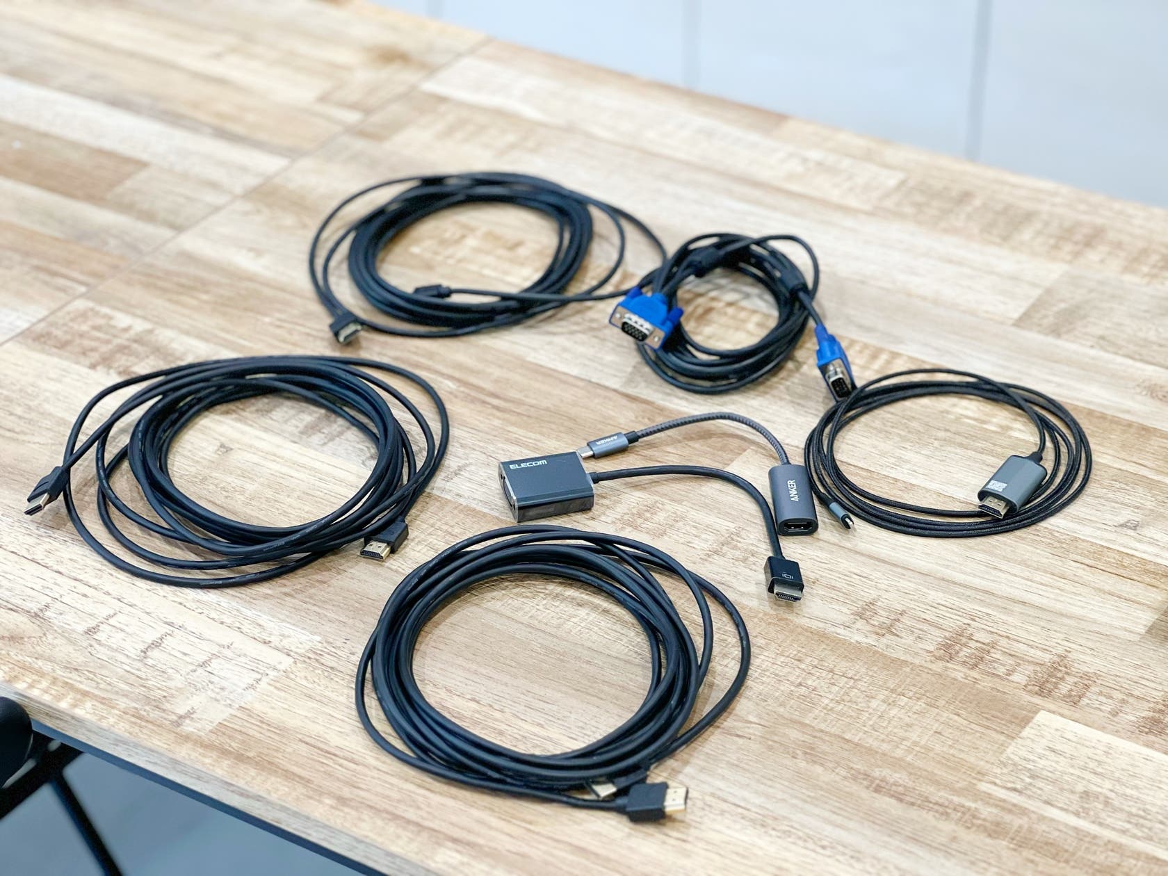 ケーブル類（スマホ充電・映像変換機器）の画像1