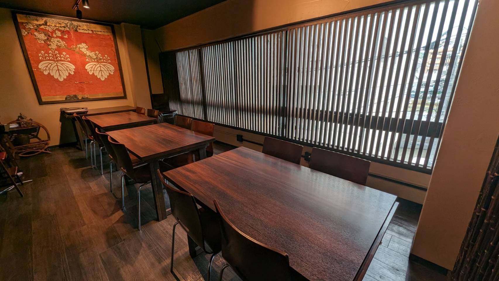 【鹿児島中央駅近く】落ち着きある空間で会議・打ち合わせ (雅4F①)の写真1