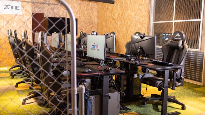 鹿児島中央駅から徒歩4分のゲーミングPCスペースの写真1