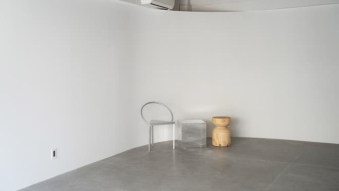 渋谷駅B1出口から4分CLspace白とグレーを基調にしたギャラリースタジオの写真1