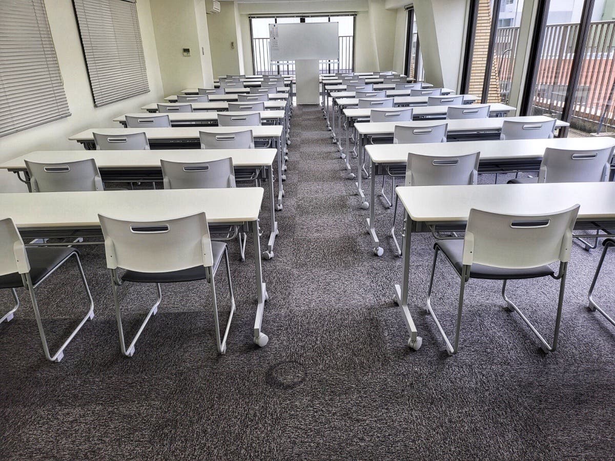 うめきた会議室《エイト５０２》【中津駅3分／梅田駅8分】ゆったり30名／Wifi（光回線）／プロジェクター無料の写真3