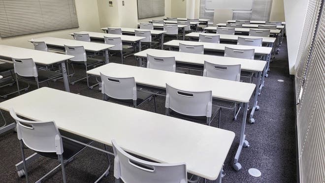 うめきた会議室《エイト502》【中津駅3分/梅田駅8分】ゆったり30名/Wifi(光回線)/プロジェクター無料の写真4