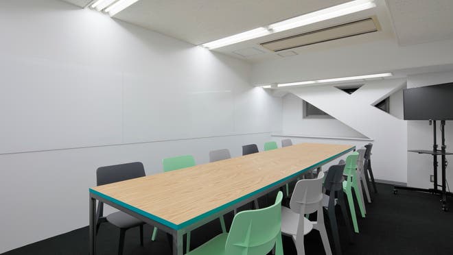 【関内駅直結のシェアオフィス・貸会議室】G Innovation Hub Yokohama ミーティングスペース1の写真1